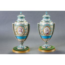 757-Pareja de jarrones con tapa en porcelana azul y blanca tipo Sévres ...
