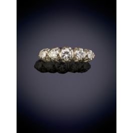 335-ELEGANTE CINQUILLO DE BRILLANTES DE 1,30CT APROX sobre una montura ...