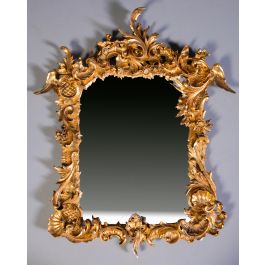 1043-Espejo Rococó en madera tallada y dorada decorada con rocallas ...