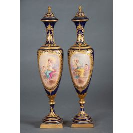 614-Pareja de jarrones con tapa en porcelana de estilo Sévres azul ...