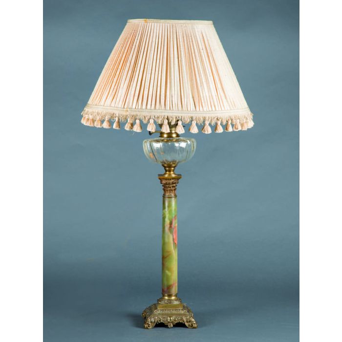 677-Lámpara-quinqué de sobremesa con pie de columna de orden compuesto ...