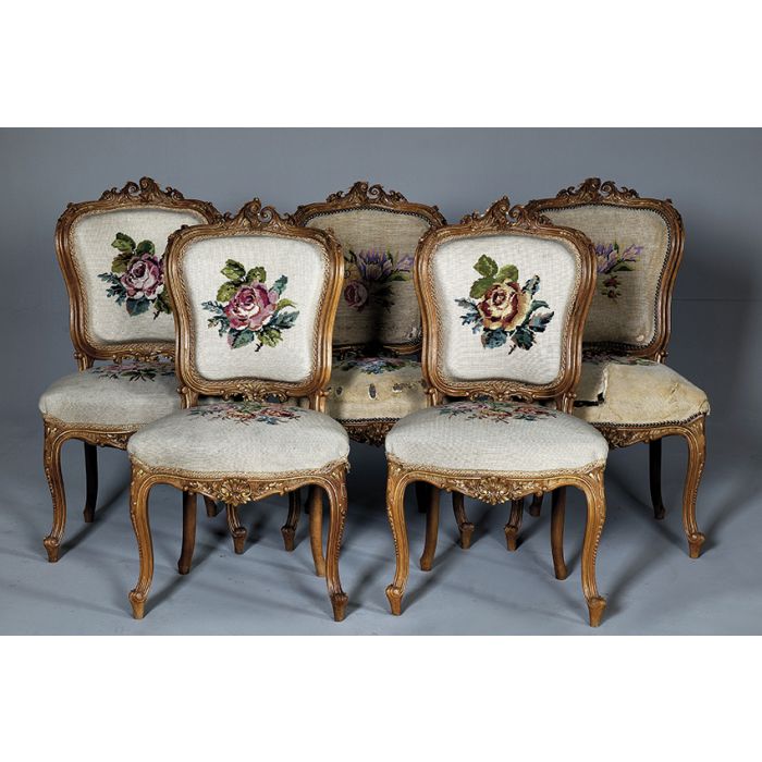 810-Juego compuesto por cinco sillas estilo rococó con tapicería de ...