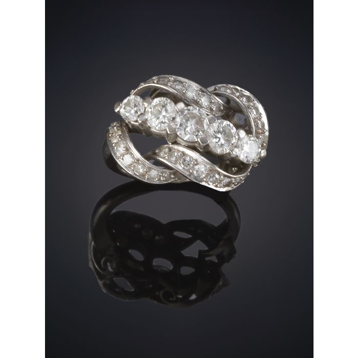 357-CINQUILLO DE BRILLANTES EN LIGERO DEGRADÉ DECORADA CON LÍNEAS ...