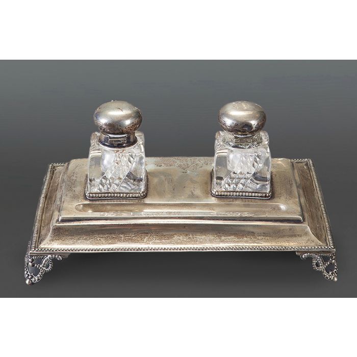 947-Escribanía en plata portuguesa con doble tintero en cristal ...