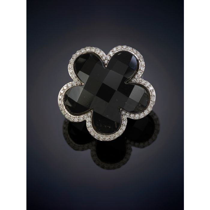 397-TOUS SORTIJA EN AZABACHE FACETADO CON LINEAS DE BRILLANTES. Montura ...