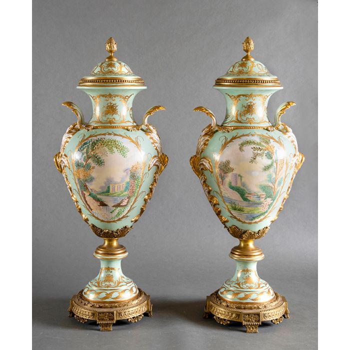 951-Decorativa pareja de grandes jarrones con tapa en porcelana ...