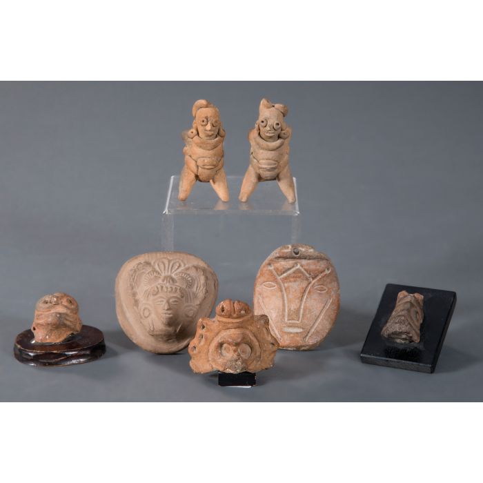 2220-Lote de siete pequeñas figuras en cerámica precolombina ...