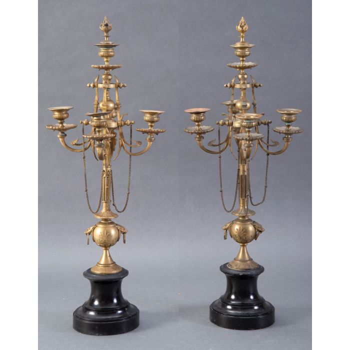 1225-Pareja de candelabros de cuatro luces, mediados del s. XIX, en ...