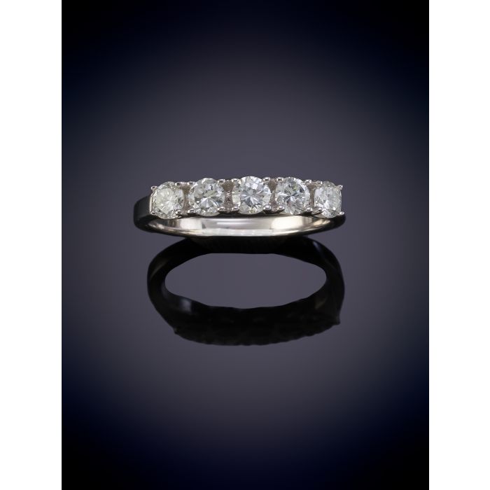 581-ELEGANTE CINQUILLO DE BRILLANTES EN GARRA sobre una montura en oro ...