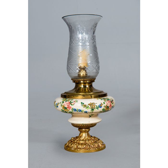 2107-Lámpara de sobremesa estilo quinqué con pie de metal dorado ...