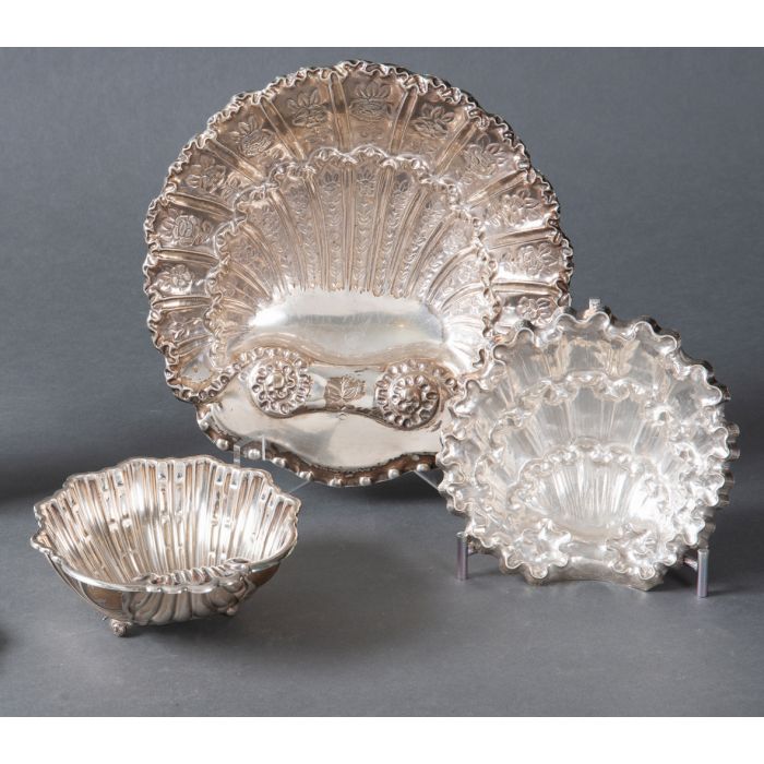 595-Lote en plata española punzonada formado por tres conchas de ...