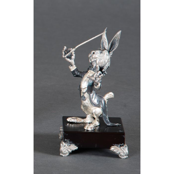 499-JOSÉ MARÍA CALERO, S. XX Figura de conejo en alpaca esmaltada y ...