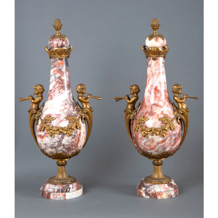 1027-Pareja de jarrones con tapa, Francia, s. XIX. En mármol blanco ...