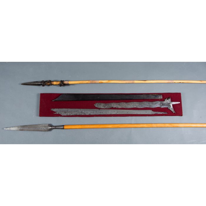 1499-Panoplia formada por: Campilán moro Cruce mindao Lanza de caza ...