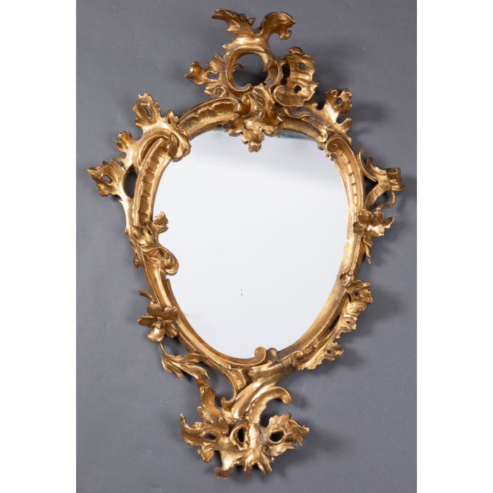 887-Cornucopia estilo rococó, s. XIX, en madera tallada y dorada con ...